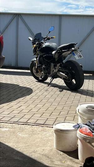 Black Honda Hornet 2007 in Kaunas, with an engine capacity of 0.60 L and mileage of 60 thousand km for 2700 €, photo 1 on AUTOMOTO.COM.LV