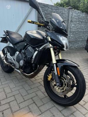 Black Honda Hornet 2007 in Kaunas, with an engine capacity of 0.60 L and mileage of 60 thousand km for 2700 €, photo 4 on AUTOMOTO.COM.LV