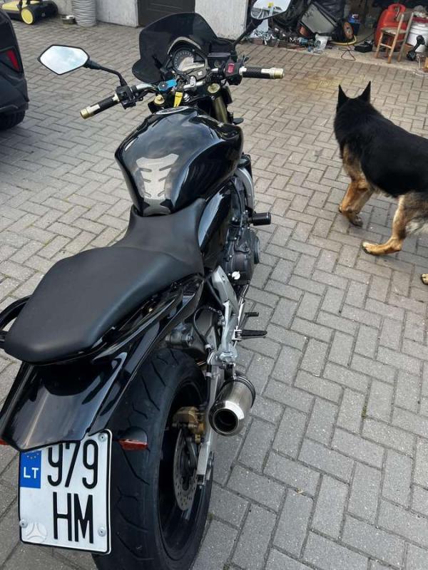 Black Honda Hornet 2007 in Kaunas, with an engine capacity of 0.60 L and mileage of 60 thousand km for 2700 €, photo 4 on AUTOMOTO.COM.LV