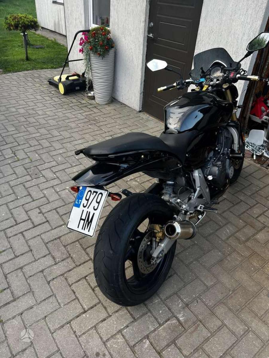Black Honda Hornet 2007 in Kaunas, with an engine capacity of 0.60 L and mileage of 60 thousand km for 2700 €, photo 6 on AUTOMOTO.COM.LV