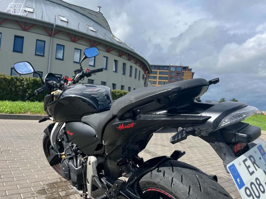 Black Honda Hornet 2008 in Kaunas, with an engine capacity of 0.60 L and mileage of 23 thousand km for 3350 €, photo 10 on AUTOMOTO.COM.LV