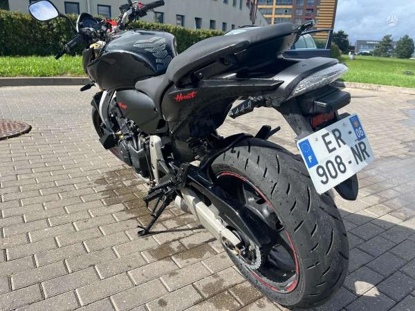 Black Honda Hornet 2008 in Kaunas, with an engine capacity of 0.60 L and mileage of 23 thousand km for 2900 €, photo 9 on AUTOMOTO.COM.LV