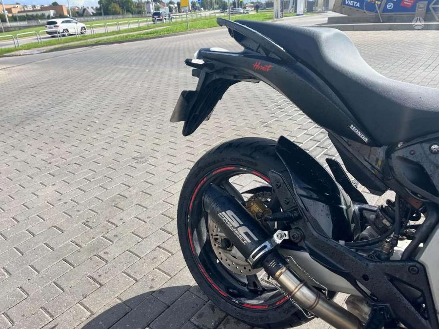 Black Honda Hornet 2008 in Kaunas, with an engine capacity of 0.60 L and mileage of 23 thousand km for 2900 €, photo 12 on AUTOMOTO.COM.LV