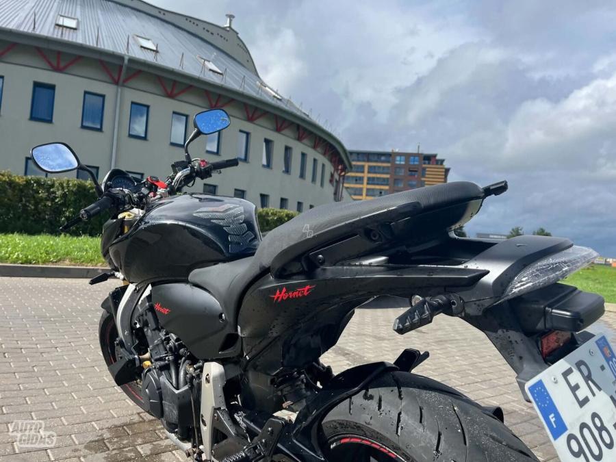 Black Honda Hornet 2008 in Kaunas, with an engine capacity of 0.60 L and mileage of 23 thousand km for 2900 €, photo 10 on AUTOMOTO.COM.LV
