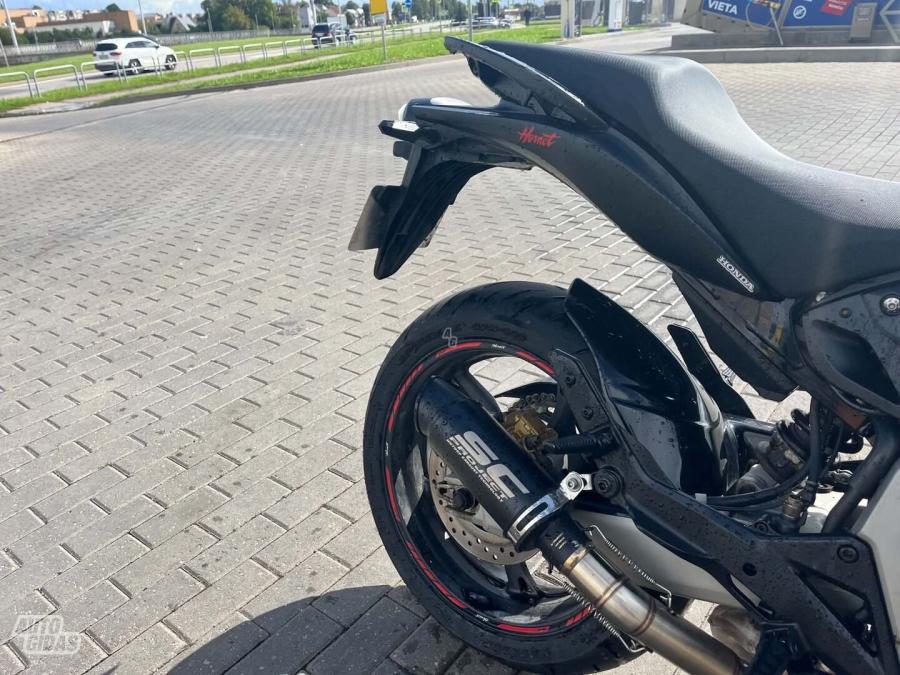 Black Honda Hornet 2008 in Kaunas, with an engine capacity of 0.60 L and mileage of 23 thousand km for 2900 €, photo 12 on AUTOMOTO.COM.LV