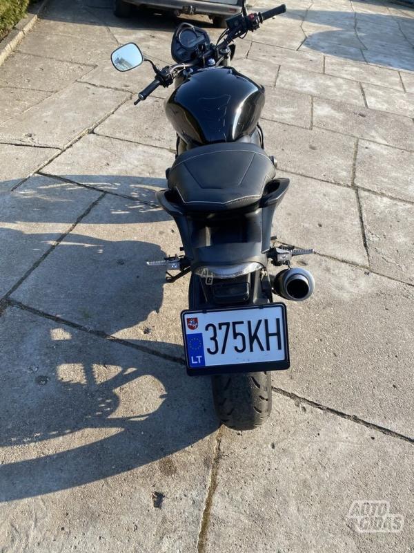Melns Honda Hornet 2009 Marijampole, ar dzinēja tilpumu 0.60 L un nobraukumu 33 tūkst. km par 2900 €, foto 4 vietnē AUTOMOTO.COM.LV