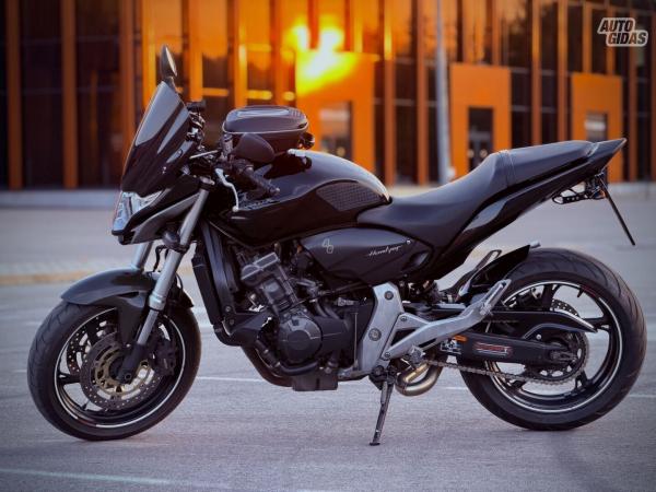 Black Honda Hornet 2011 in Kaunas, with an engine capacity of 0.60 L and mileage of 42 thousand km for 4000 €, photo 1 on AUTOMOTO.COM.LV