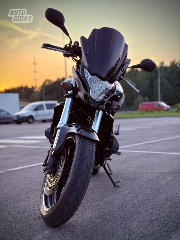Black Honda Hornet 2011 in Kaunas, with an engine capacity of 0.60 L and mileage of 42 thousand km for 4000 €, photo 5 on AUTOMOTO.COM.LV