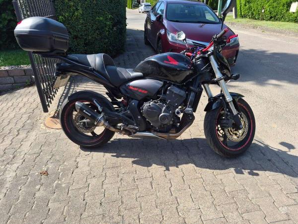 Melns Honda Hornet 2012 Viļņa, ar dzinēja tilpumu 0.60 L un nobraukumu 34 tūkst. km par 4300 €, foto 1 vietnē AUTOMOTO.COM.LV