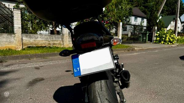Melns Honda Hornet 2012 Viļņa, ar dzinēja tilpumu 0.60 L un nobraukumu 34 tūkst. km par 4300 €, foto 3 vietnē AUTOMOTO.COM.LV