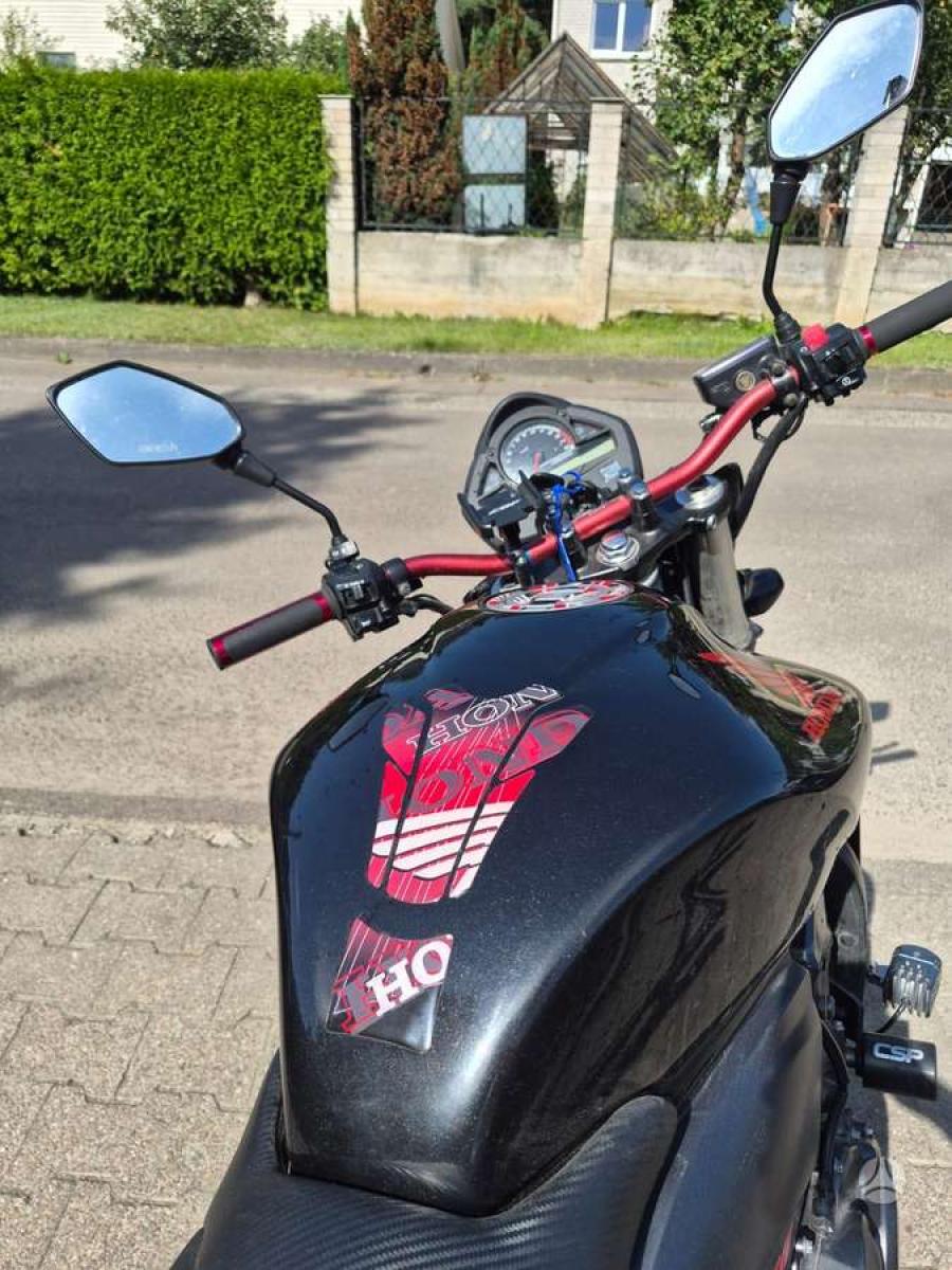 Melns Honda Hornet 2012 Viļņa, ar dzinēja tilpumu 0.60 L un nobraukumu 34 tūkst. km par 4300 €, foto 6 vietnē AUTOMOTO.COM.LV