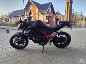 Melns Honda Hornet 2023 Viļņa, ar dzinēja tilpumu 0.75 L un nobraukumu 8 tūkst. km par 6100 €, foto  vietnē AUTOMOTO.COM.LV