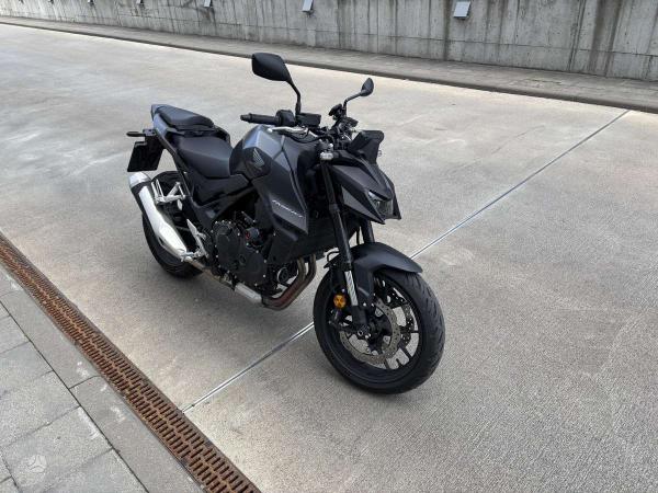 Melns Honda Hornet 2025 Viļņa, ar dzinēja tilpumu 0.76 L un nobraukumu 5 tūkst. km par 6500 €, foto 1 vietnē AUTOMOTO.COM.LV