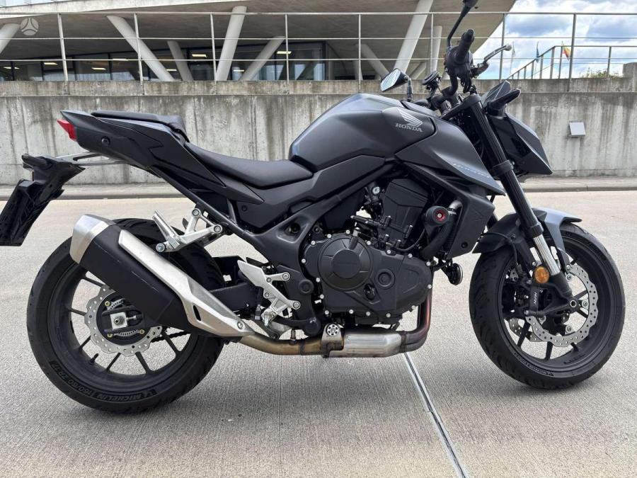 Melns Honda Hornet 2025 Viļņa, ar dzinēja tilpumu 0.76 L un nobraukumu 5 tūkst. km par 6500 €, foto 3 vietnē AUTOMOTO.COM.LV