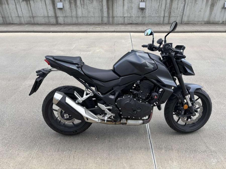 Melns Honda Hornet 2025 Viļņa, ar dzinēja tilpumu 0.76 L un nobraukumu 5 tūkst. km par 6500 €, foto 4 vietnē AUTOMOTO.COM.LV