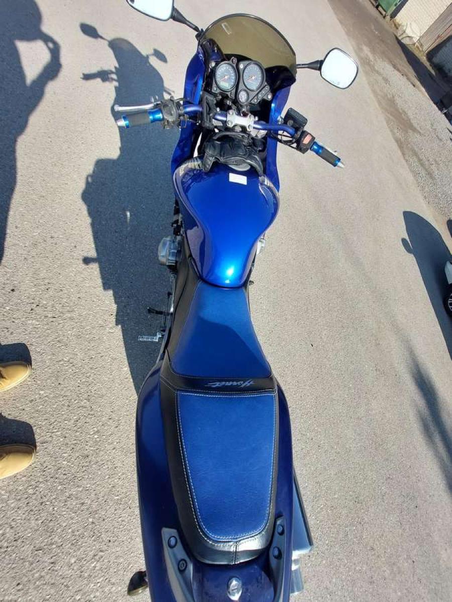 Blue Honda Hornet 2000 in Vilnius, with an engine capacity of 0.60 L and mileage of 39 thousand km for 1700 €, photo 5 on AUTOMOTO.COM.LV
