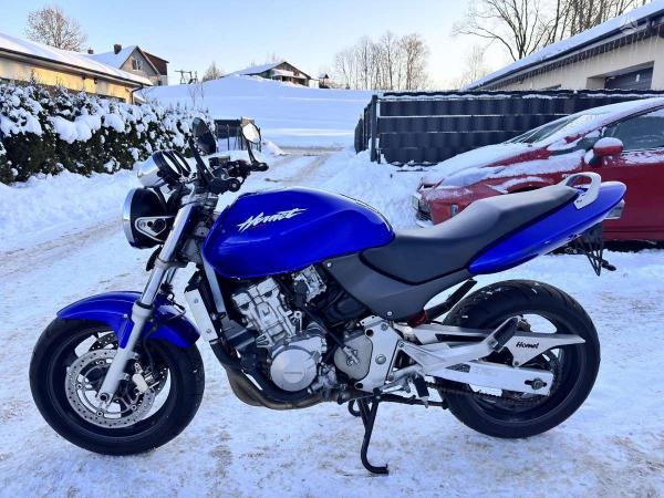 Blue Honda Hornet 2000 in Vilnius, with an engine capacity of 0.60 L and mileage of 56 thousand km for 1490 €, photo 1 on AUTOMOTO.COM.LV