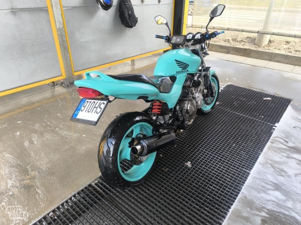 Zils Honda Hornet 2000 Viļņa, ar dzinēja tilpumu 0.60 L un nobraukumu 66 tūkst. km par 1500 €, foto 1 vietnē AUTOMOTO.COM.LV