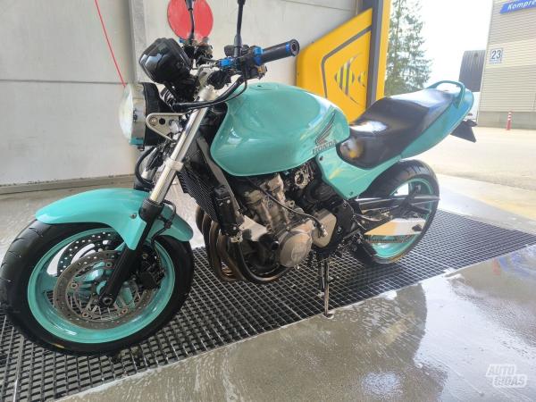 Zils Honda Hornet 2000 Viļņa, ar dzinēja tilpumu 0.60 L un nobraukumu 66 tūkst. km par 1500 €, foto 3 vietnē AUTOMOTO.COM.LV