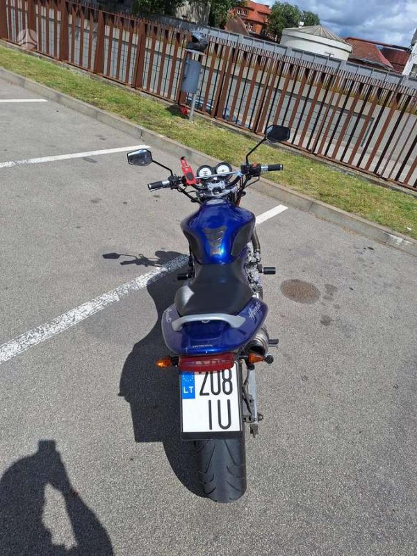 Zils Honda Hornet 2000 Marijampole, ar dzinēja tilpumu 0.60 L un nobraukumu 65 tūkst. km par 1450 €, foto 8 vietnē AUTOMOTO.COM.LV