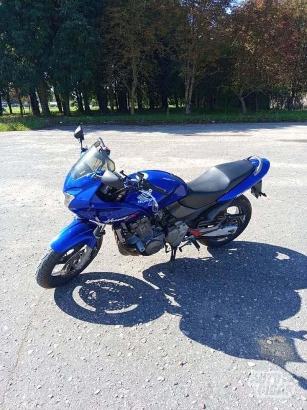 Zils Honda Hornet 2000 Viļņa, ar dzinēja tilpumu 0.60 L un nobraukumu 72 tūkst. km par 2050 €, foto 6 vietnē AUTOMOTO.COM.LV