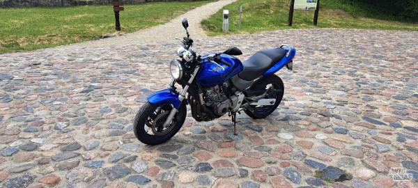 Zils Honda Hornet 2001 Druskininkai, ar dzinēja tilpumu 0.60 L un nobraukumu 33 tūkst. km par 1300 €, foto 2 vietnē AUTOMOTO.COM.LV