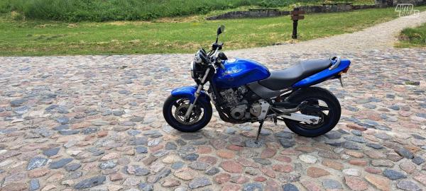 Zils Honda Hornet 2001 Druskininkai, ar dzinēja tilpumu 0.60 L un nobraukumu 33 tūkst. km par 1300 €, foto 4 vietnē AUTOMOTO.COM.LV