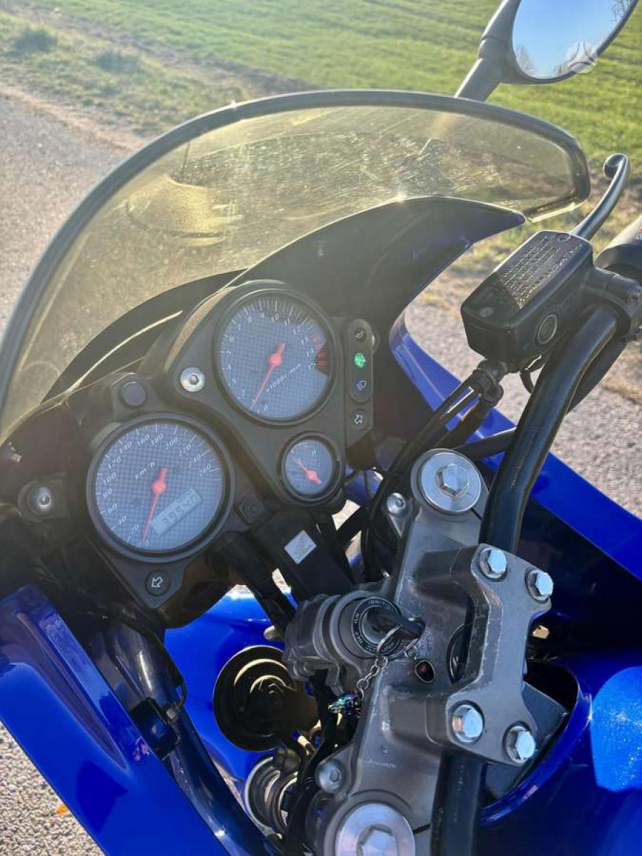 Blue Honda Hornet 2001 in Marijampole, with an engine capacity of 0.60 L and mileage of 40 thousand km for 1750 €, photo 6 on AUTOMOTO.COM.LV