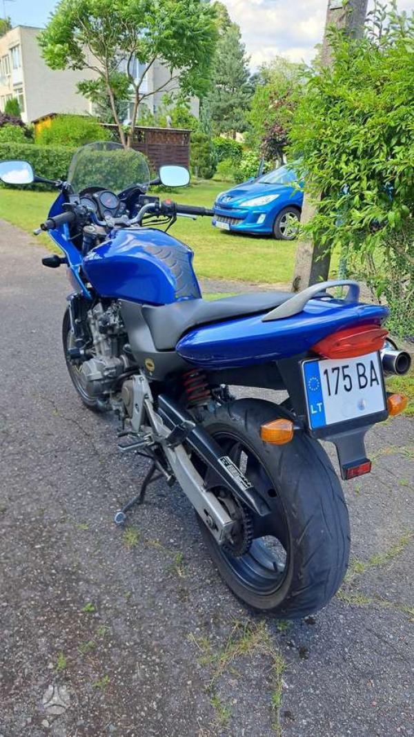 Blue Honda Hornet 2002 in Kazlu Ruda, with an engine capacity of 0.60 L and mileage of 33 thousand km for 1650 €, photo 2 on AUTOMOTO.COM.LV