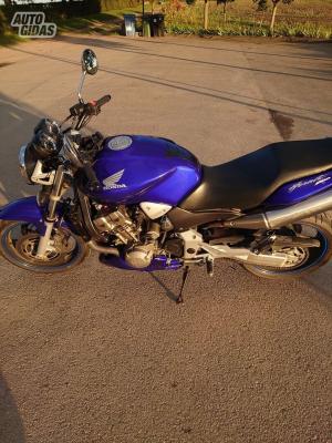 Zils Honda Hornet 2002 Marijampole, ar dzinēja tilpumu 0.90 L un nobraukumu 34 tūkst. km par 2150 €, foto 6 vietnē AUTOMOTO.COM.LV