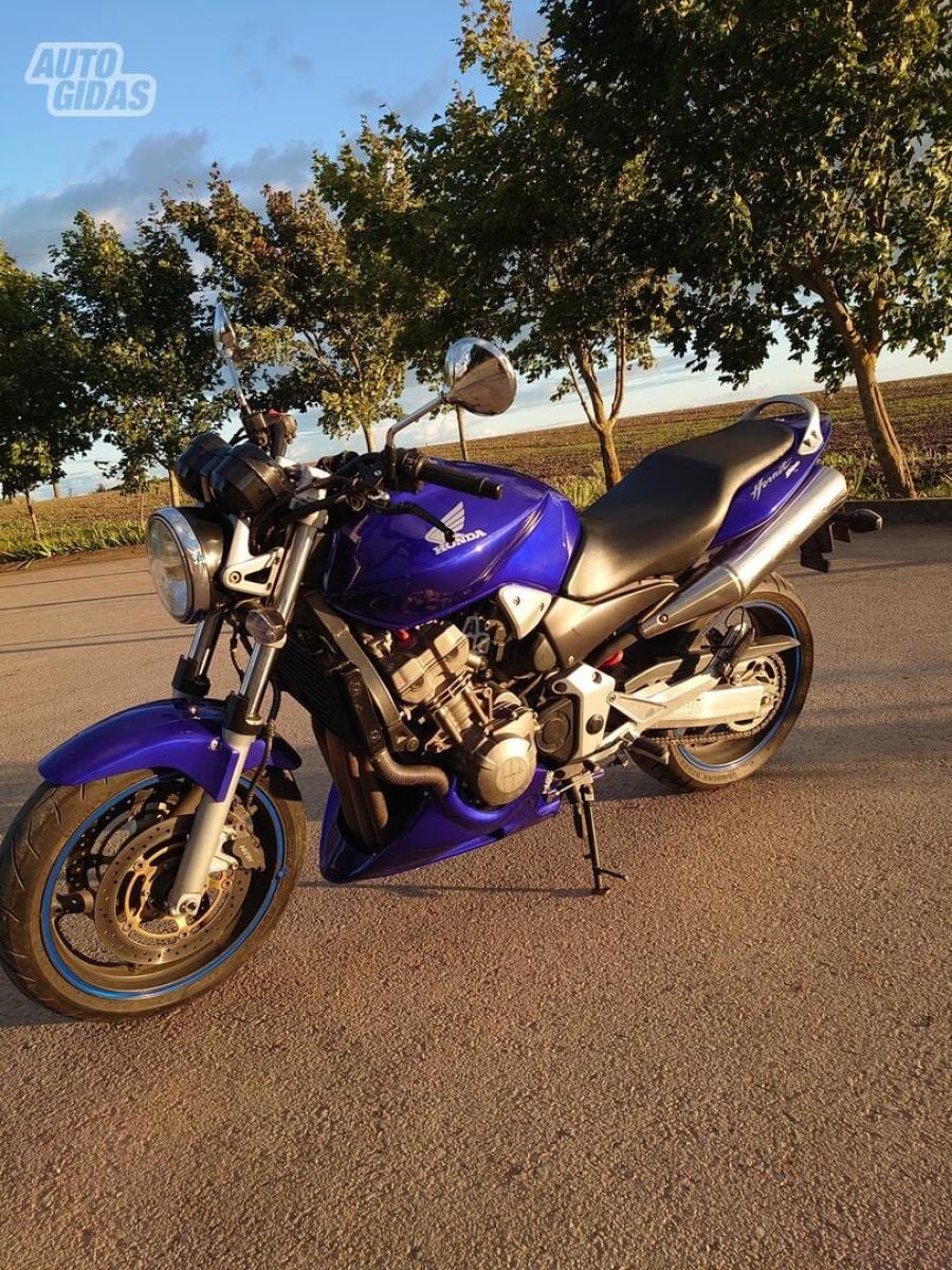 Zils Honda Hornet 2002 Marijampole, ar dzinēja tilpumu 0.90 L un nobraukumu 34 tūkst. km par 2150 €, foto 7 vietnē AUTOMOTO.COM.LV