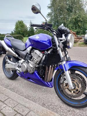 Zils Honda Hornet 2002 Marijampole, ar dzinēja tilpumu 0.90 L un nobraukumu 34 tūkst. km par 2150 €, foto 9 vietnē AUTOMOTO.COM.LV