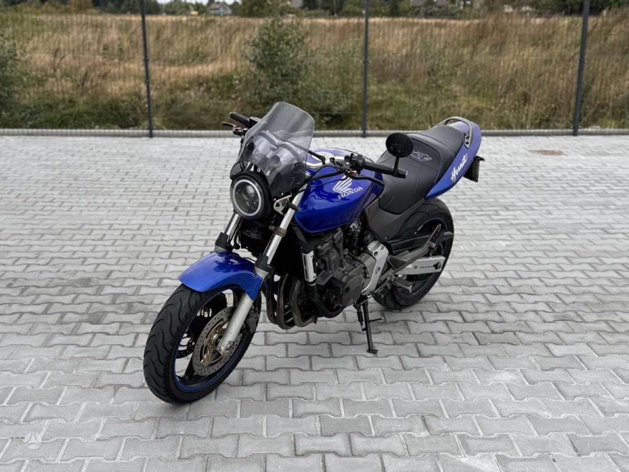 Blue Honda Hornet 2002 in Klaipeda, with an engine capacity of 0.60 L and mileage of 88 thousand km for 1350 €, photo 1 on AUTOMOTO.COM.LV