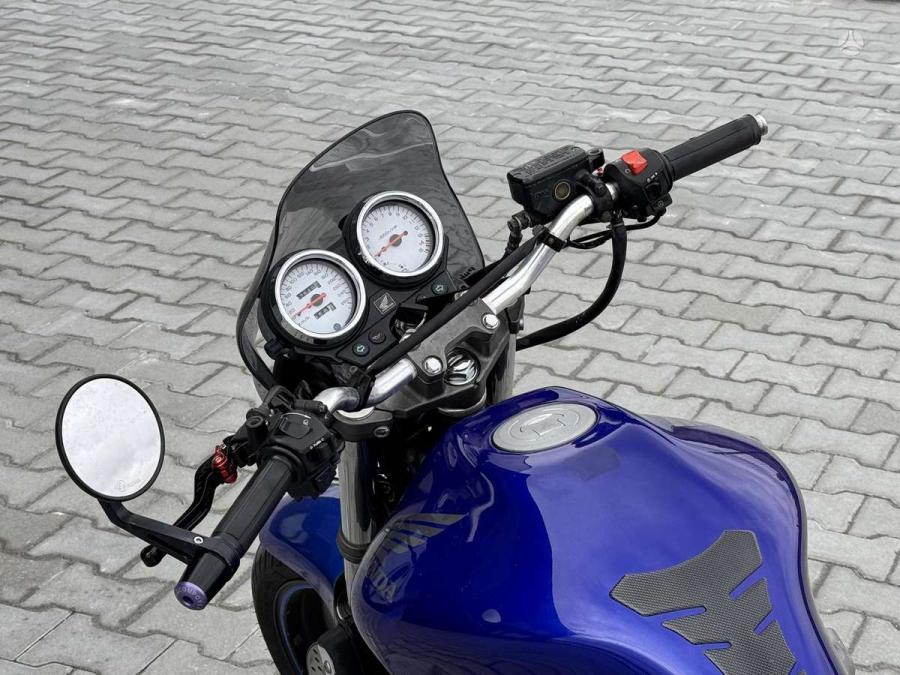 Blue Honda Hornet 2002 in Klaipeda, with an engine capacity of 0.60 L and mileage of 88 thousand km for 1350 €, photo 5 on AUTOMOTO.COM.LV