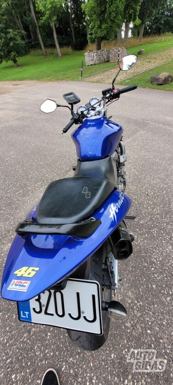 Blue Honda Hornet 2003 in Vievis, with an engine capacity of 0.60 L and mileage of 46 thousand km for 1600 €, photo 4 on AUTOMOTO.COM.LV