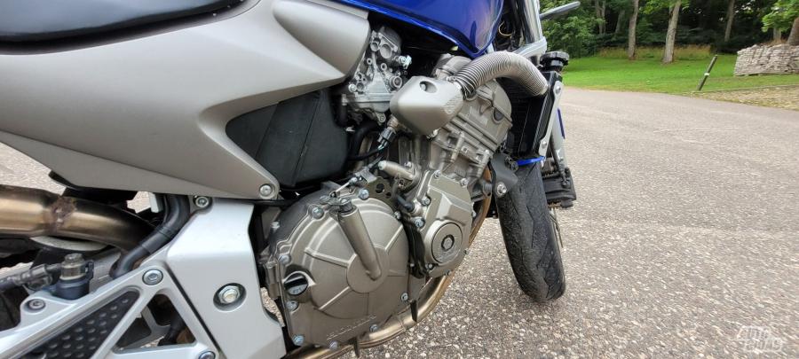 Blue Honda Hornet 2003 in Vievis, with an engine capacity of 0.60 L and mileage of 46 thousand km for 1600 €, photo 13 on AUTOMOTO.COM.LV