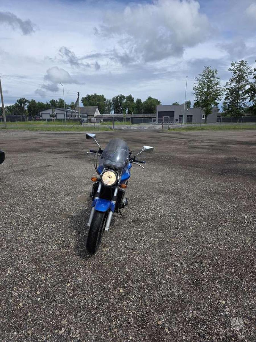 Blue Honda Hornet 2004 in Panevezys, with an engine capacity of 0.90 L and mileage of 60 thousand km for 2300 €, photo 1 on AUTOMOTO.COM.LV