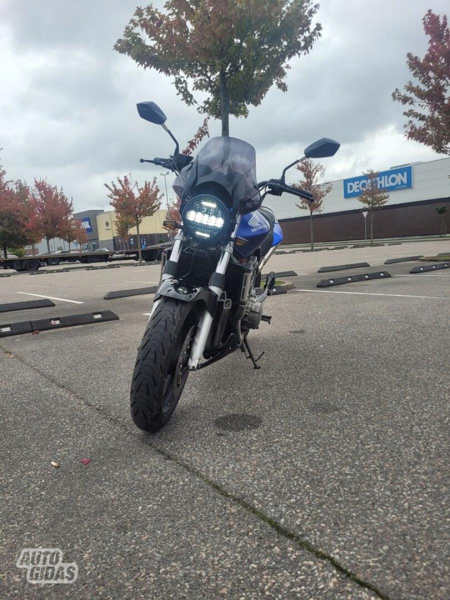 Blue Honda Hornet 2004 in Klaipeda, with an engine capacity of 0.92 L and mileage of 0 thousand km for 2900 €, photo 3 on AUTOMOTO.COM.LV