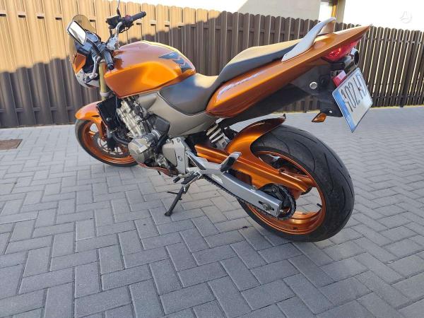 Brūns Honda Hornet 2005 Mažeikiai, ar dzinēja tilpumu 0.60 L un nobraukumu 27 tūkst. km par 2850 €, foto 1 vietnē AUTOMOTO.COM.LV