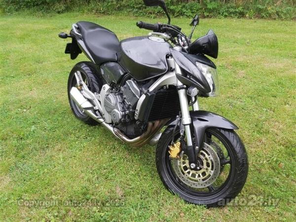 Серый Хонда Hornet CB 600F 2010 в Таллин, объемом двигателя 0.60 л и пробегом 30 тыс. км за 3500 €, фото 2 на AUTOMOTO.COM.LV
