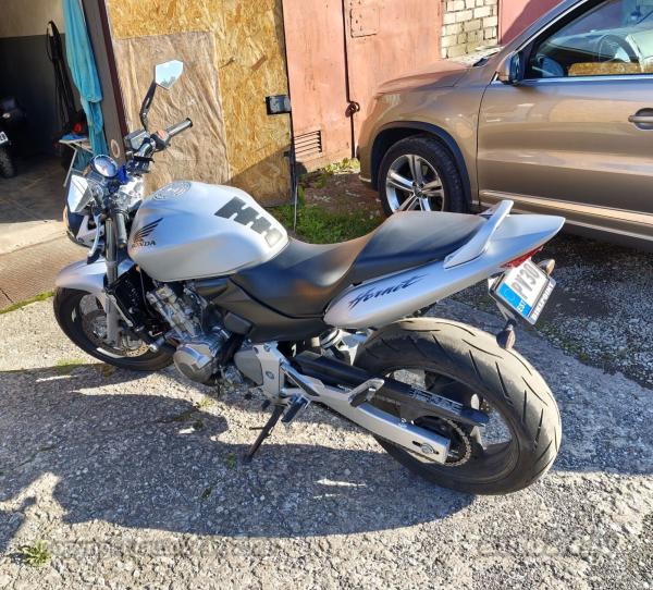 Honda Hornet CB 600F 2004 in Narva, with an engine capacity of 0.60 L and mileage of 38 thousand km for 2390 €, photo 4 on AUTOMOTO.COM.LV
