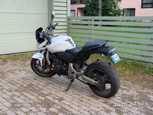 Белый Хонда Hornet CB 600F 2008 в Таллин, объемом двигателя 0.60 л и пробегом 30 тыс. км за 3000 €, фото 3 на AUTOMOTO.COM.LV