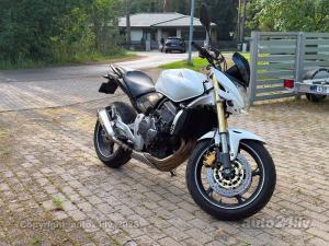 White Honda Hornet CB 600F 2008 in Tallinn, with an engine capacity of 0.60 L and mileage of 30 thousand km for 3000 €, photo  on AUTOMOTO.COM.LV