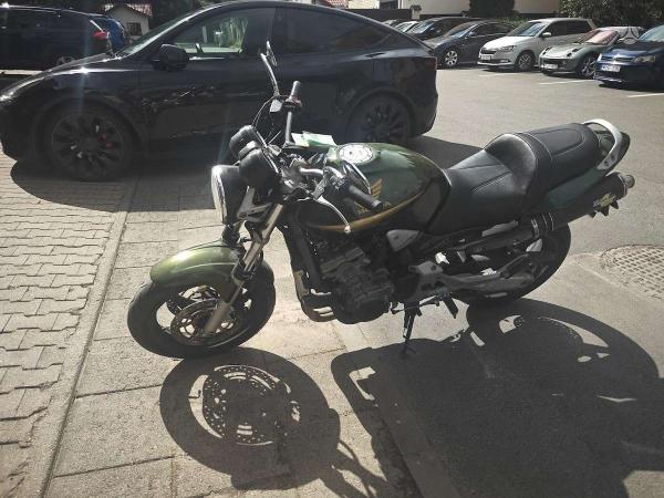 Zaļš Honda Hornet 2002 Viļņa, ar dzinēja tilpumu 0.92 L un nobraukumu 63 tūkst. km par 2700 €, foto 6 vietnē AUTOMOTO.COM.LV