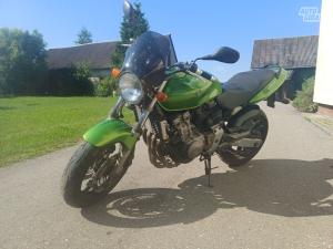 Zaļš Honda Hornet 2003 Viļņa, ar dzinēja tilpumu 0.60 L un nobraukumu 61 tūkst. km par 1550 €, foto  vietnē AUTOMOTO.COM.LV