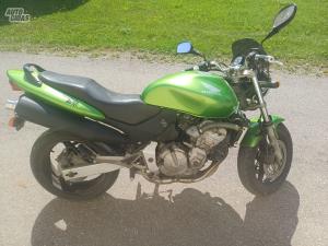 Zaļš Honda Hornet 2003 Viļņa, ar dzinēja tilpumu 0.60 L un nobraukumu 61 tūkst. km par 1550 €, foto 6 vietnē AUTOMOTO.COM.LV