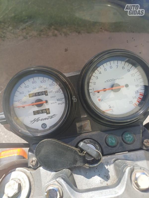 Zaļš Honda Hornet 2003 Viļņa, ar dzinēja tilpumu 0.60 L un nobraukumu 61 tūkst. km par 1550 €, foto 7 vietnē AUTOMOTO.COM.LV