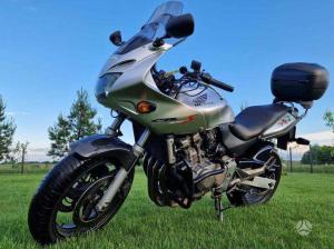 Pelēks Honda Hornet 2001 Viļņa, ar dzinēja tilpumu 0.60 L un nobraukumu 91 tūkst. km par 1550 €, foto  vietnē AUTOMOTO.COM.LV