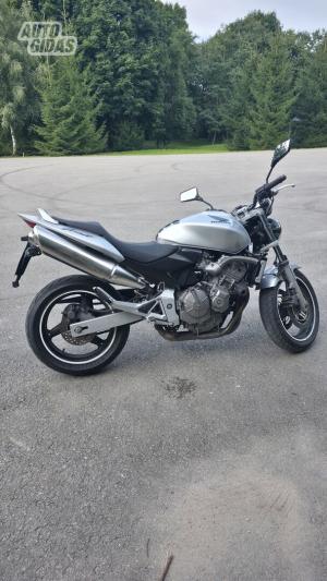Pelēks Honda Hornet 2004 Biržai, ar dzinēja tilpumu 0.60 L un nobraukumu 63 tūkst. km par 1550 €, foto 3 vietnē AUTOMOTO.COM.LV