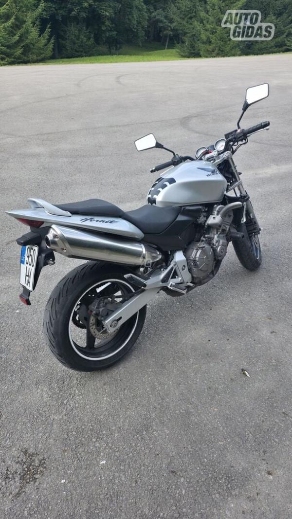Pelēks Honda Hornet 2004 Biržai, ar dzinēja tilpumu 0.60 L un nobraukumu 63 tūkst. km par 1550 €, foto 4 vietnē AUTOMOTO.COM.LV
